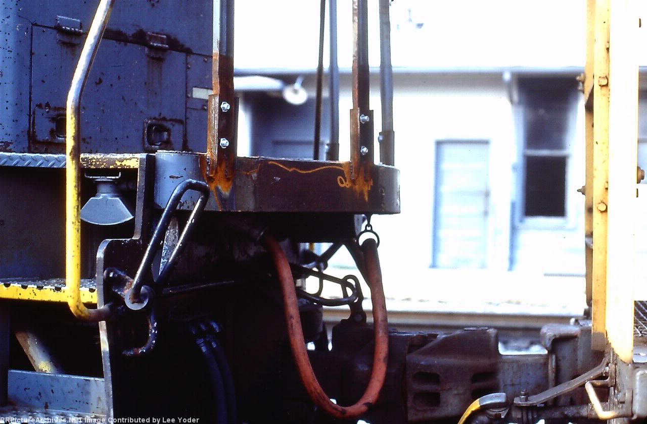 SBD 6028 GP38-2 Front Step